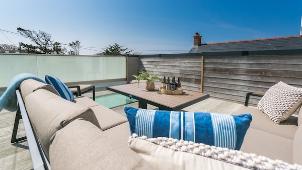 One Beach Road - Sleeps 10 Guests  In 5 Bedrooms - Rhosneigr