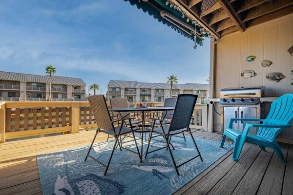 Seaside Cottage With Water Views! - Rockport, TX