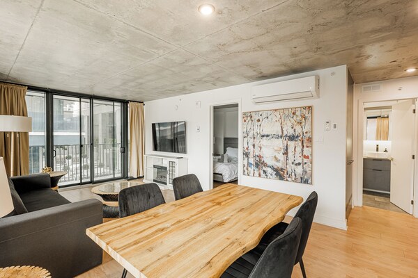 Cozy & Modern 2br Condo W/ Pool & Terrace | Prime Griffintown Location - LaSalle