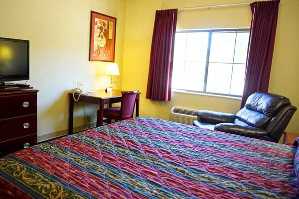 Coratel Inn & Suites By Jasper Wesley-standard 1 King Bed Non-smoking - Wichita, KS