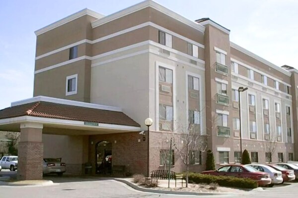 Coratel Inn & Suites By Jasper Wesley-standard 2 Queen Bed Non-smoking - Wichita