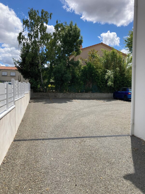 T1 Fully Equipped / Private Parking / 5mn Town Center / 5mn Chd - La Roche-sur-Yon