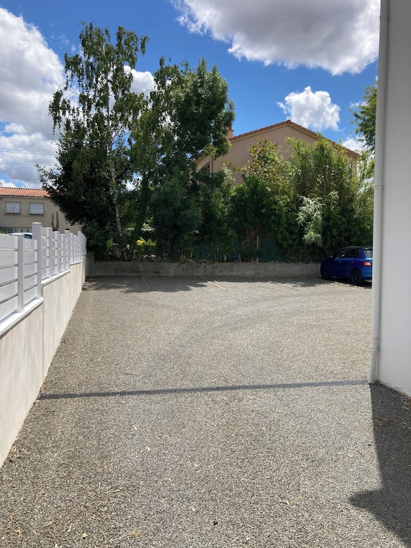 T1 Fully Equipped / Private Parking / 5mn Town Center / 5mn Chd - La Roche-sur-Yon