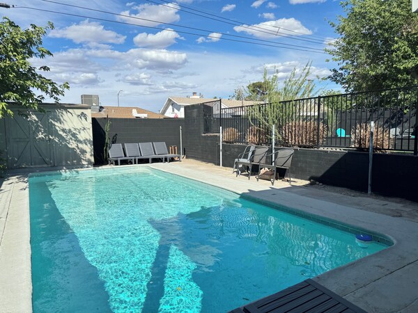 Vibrant Family Home With Pool - Lake Las Vegas, NV