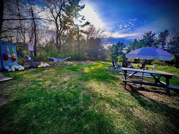 Spacious Home 5 Mins To Beach! Private Large Backyard And Chef's Dream Kitchen! - Kennebunkport, ME