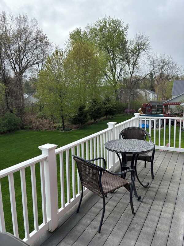 Charming Saratoga Studio '09: Walk To Track, Spac, Downtown! Private Entry/deck. - Saratoga Springs, NY