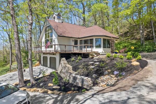 Unique And Secluded A Frame Home On 31 Acres With Hot Tub. - Bentonville, OH