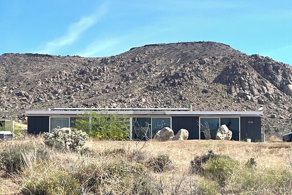 Modern Desert Getaway With Epic Views In Enchanting Pioneertown - Yucca Valley, CA