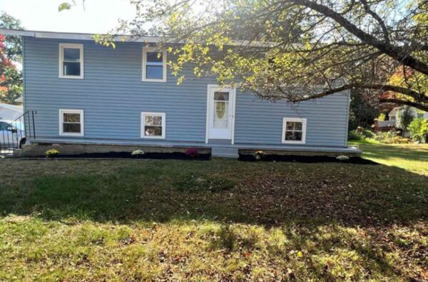 Charming Upper-level Retreat In Prime Saratoga Springs Location - Saratoga Springs, NY