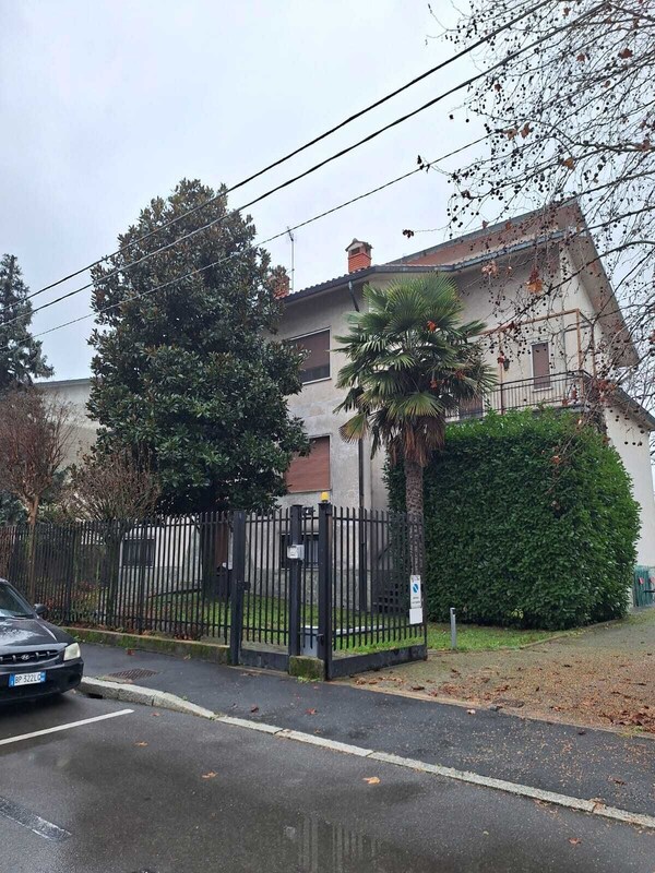 Friendly Home - Rho