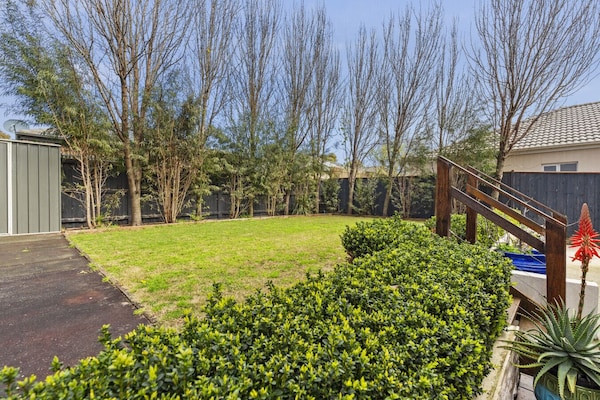 Creekside Curlewis- Family Holiday House For 12. Wineries, Beaches, Parks - Geelong