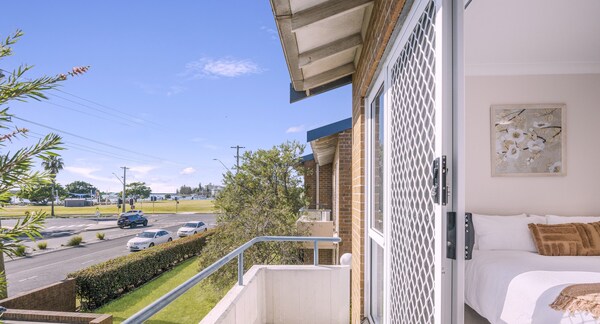R & R Port Macquarie\nviews To Port Macquarie Marina & Bay - Port Macquarie