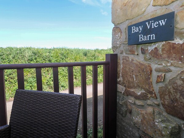 Bay View Barn, Romantic, With A Garden In Hayle - Gwithian