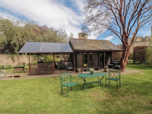 Snape Castle Garden Lodge, Pet Friendly, With A Garden In Bedale - Masham