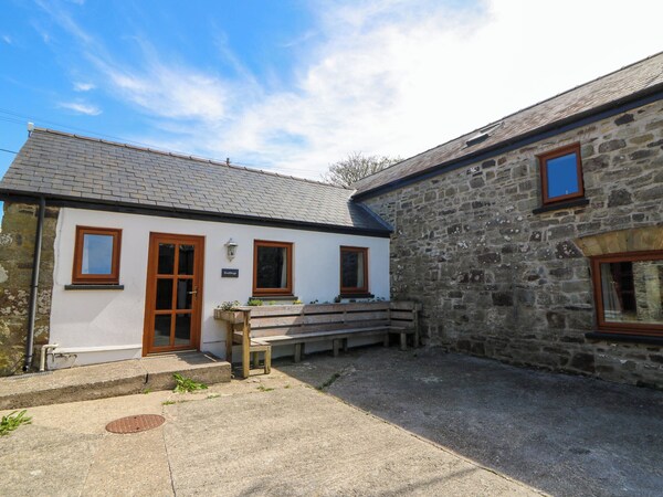 Cove Cottage, Pet Friendly, Character Holiday Cottage In Llangrannog - Llangrannog