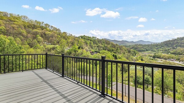 Charming 2-bedroom Apartment With Wifi, Ac In Peaceful Maggie Valley - Waynesville, NC
