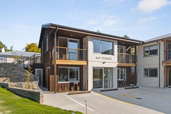 Alp Studios Apartment 2 - Wanaka