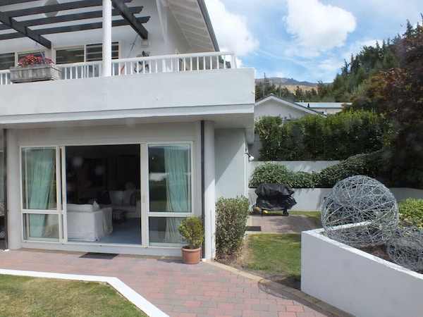 Charming Lakeside Home - Luggate