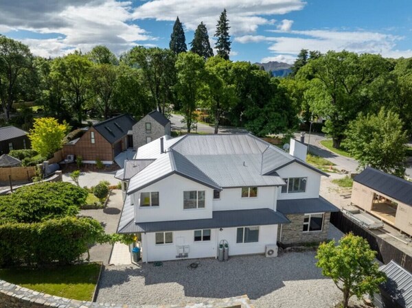 Wanaka Lake House - Close To That Wanaka Tree - Wanaka