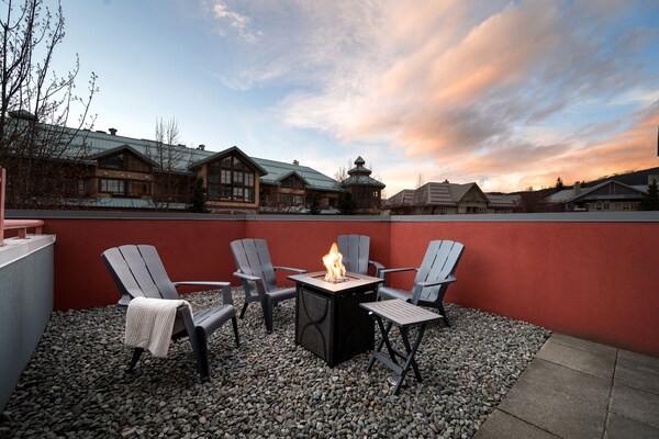 Spacious Mountainside Penthouse Suite - Whistler