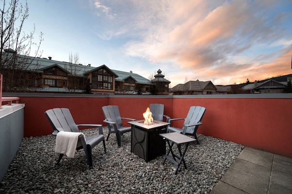 Spacious Mountainside Penthouse Suite - Whistler