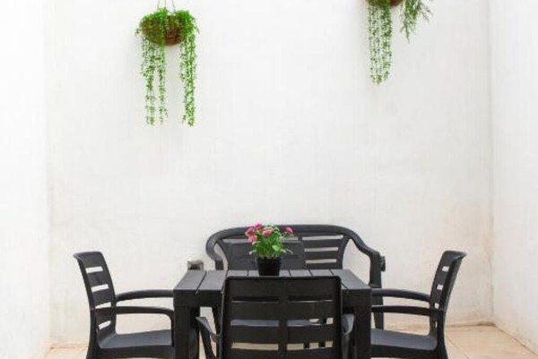 Elegant 4-bedroom Townhouse In Sliema  Steps From The Beach With Sea Views - Valletta