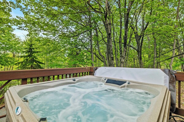 Hottub,walk2beach,indoor/outdoor Pools,dogfriendly - Pocono Mountains, PA