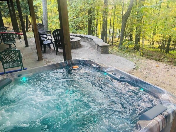 Knotty Dog Lodge- Hot Tub, Fire Pit, Pet Friendly! - Deep Creek Lake, MD