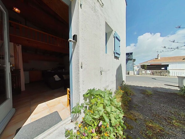 Charming Mezzanine Studio, Sleeps 3, Near Beach - Barbâtre