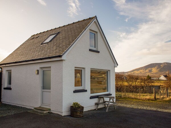 Beautiful Apartment For 2 Guests With Wifi, Tv And Parking - Skye