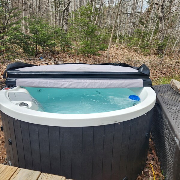 Cozy Cabin In Barss Corner With Hot Tub. Pet-friendly! - Nova Scotia