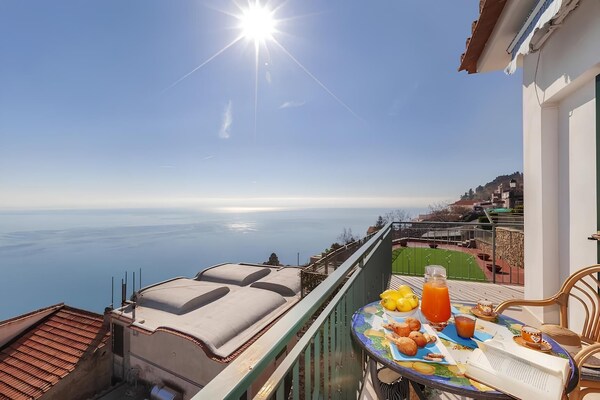 Between Sky And Sea, Comfortable One-bedroom Apartment With Enchanting View In Ravello - Ravello
