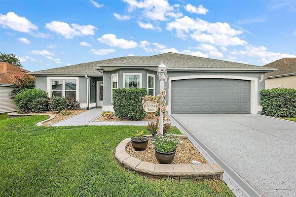 Private Pool, Golf Cart, & Pet Friendly. Close To Golf And Town Squares. - Wildwood, FL