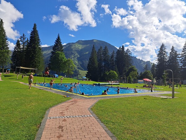 Chalet Zur Rose - Ferienwohnung Nelke 4-zimmer 2-8 Personen (95m2) - Berwang