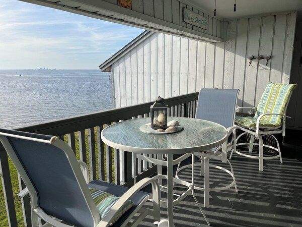 Peaceful 2/2 Condo In Little Harbor With A Fabulous Tampa Bay View! - Apollo Beach, FL