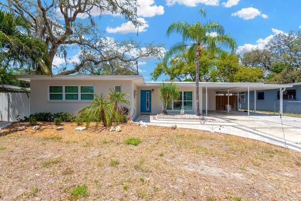 Modern Tampa Hideaway 10 Min Downtown Tampa Ybor City - Tampa, FL