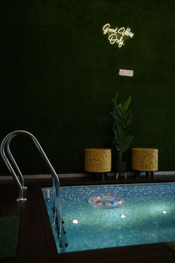 Shivi - 2 Bhk - Private Indoor Pool - Jaipur