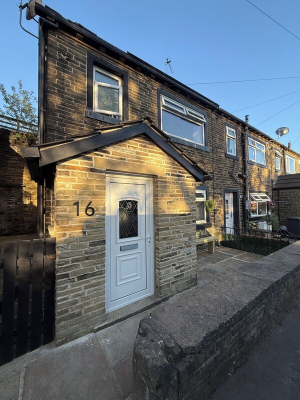 Charming 1-bedroom House In Northowram Halifax With Wifi And Work Desk - Halifax