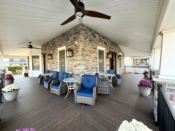 Stunning! Wrap Around Porch, 1 Block: Beach & Jenk's, 6 Badges, Private Parking! - Point Pleasant Beach, NJ