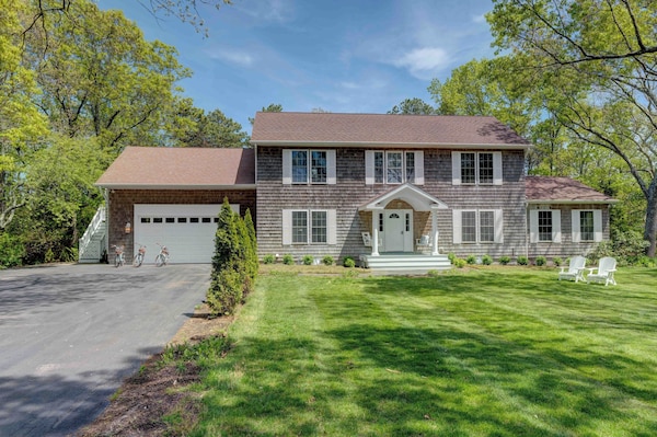 Spacious & Newly Renovated Hamptons Home With Movie Theater, Pool, Gameroom, Gym - Riverhead, NY