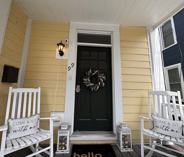 Spacious 3-bedroom Apartment In Catskill Village - Walkable To Area Attractions - Catskill, NY