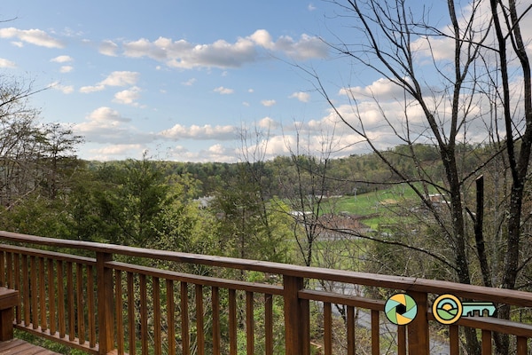 Ripper's Retreat - Ski Slope Views And Short Walk To Resort - Virginia