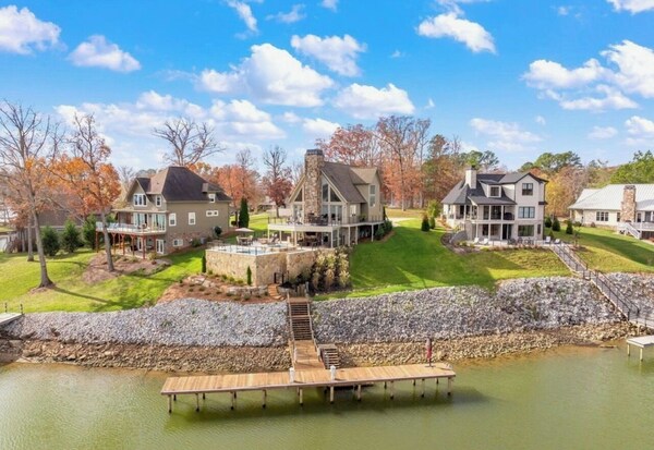 Luxury Lake Home With Private Pool, Spa, & Deep Water Dock - Watts Bar Lake, TN