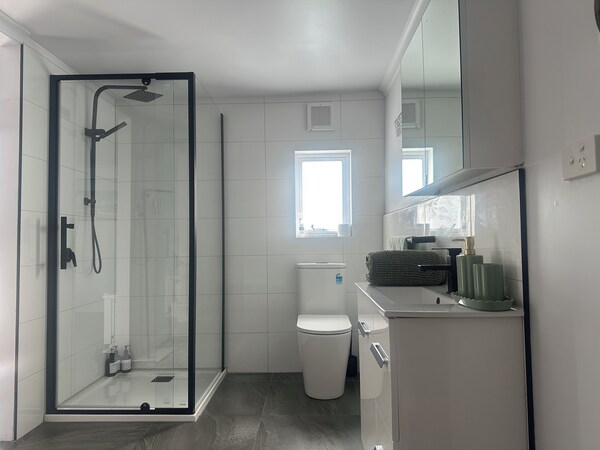 Penguin Paradise Studio Guesthouse - Somerset