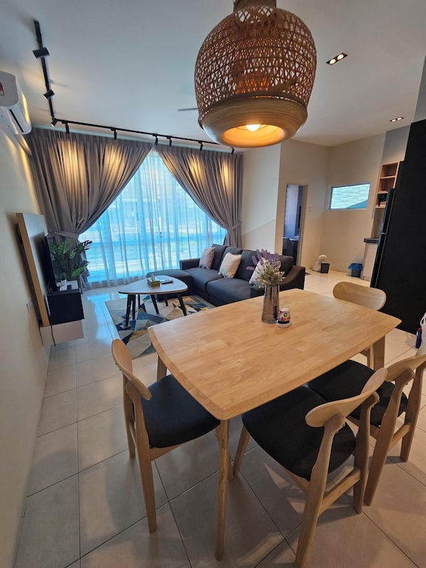 Cozyhome - 3 Bedroom Town House With Free Wi-fi - Ayer Tawar