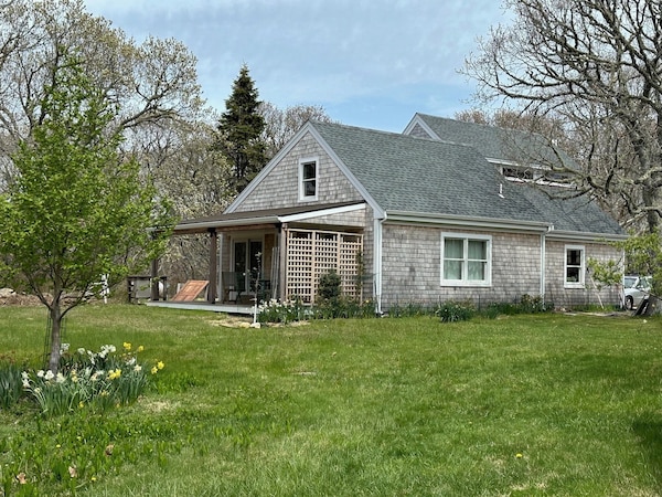 Newly Renovated Charming Guest House In Chilmark With Wifi, Ac, Covered Porch - Chilmark, MA