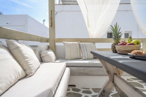Ferienwohnung 'Deluxe Suite' Mit Privater Terrasse, Wi-fi Und Klimaanlage - Naxos