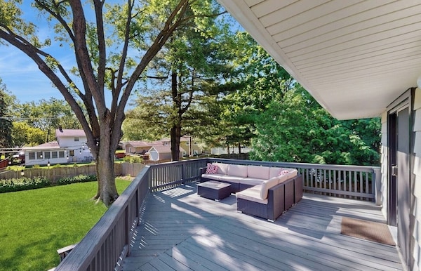 Comfortable Naperville Escape Close To Downtown & Train! - Bolingbrook, IL