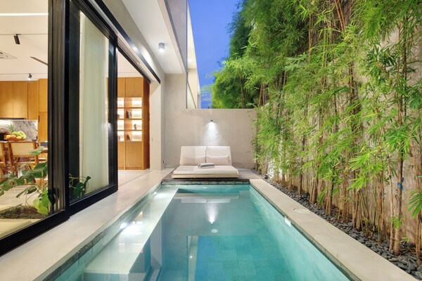 Charming 2-bedroom Suave Villa, Private Pool, 5 Min Beach - Canggu