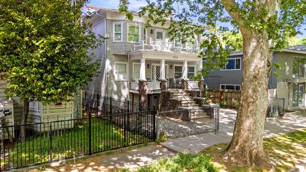 Tranquil Midtown Haven With Tree-lined Charm - Sacramento, CA